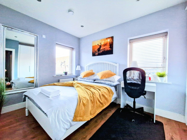 Sunflower Room With Tv In Lucan, County Dublin! - Celbridge