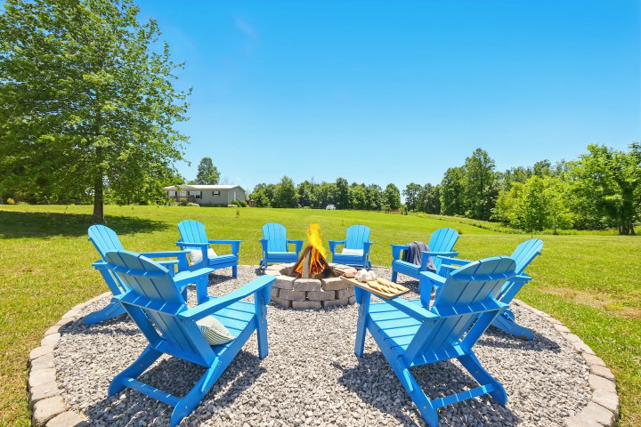 Pool Table, Theater, Fire Pit & Volleyball Court - Kentucky
