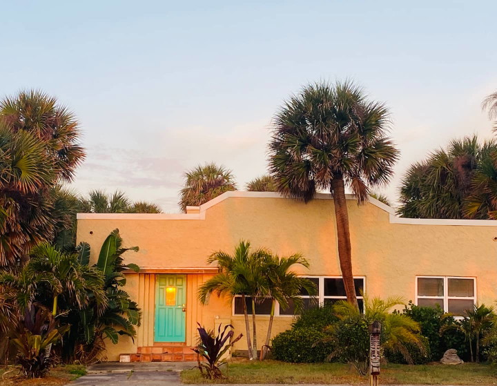 Oasis De Palma Private Barefoot Beach Retreat - Cocoa Beach, FL