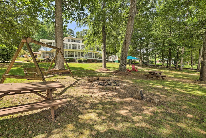 'The B Haus' Lakefront Retreat W/ Boat Ramp! - Talladega, AL