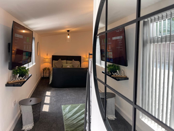 Cute+cozy Guesthouse For 2 +Secure Offroad Parking - Staffordshire