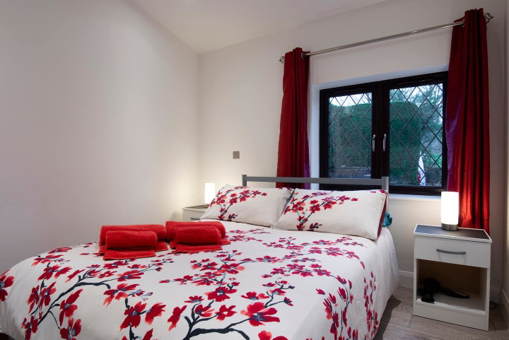 Gatwick 5 Minutes Away Air Conditioned Annexe - East Sussex