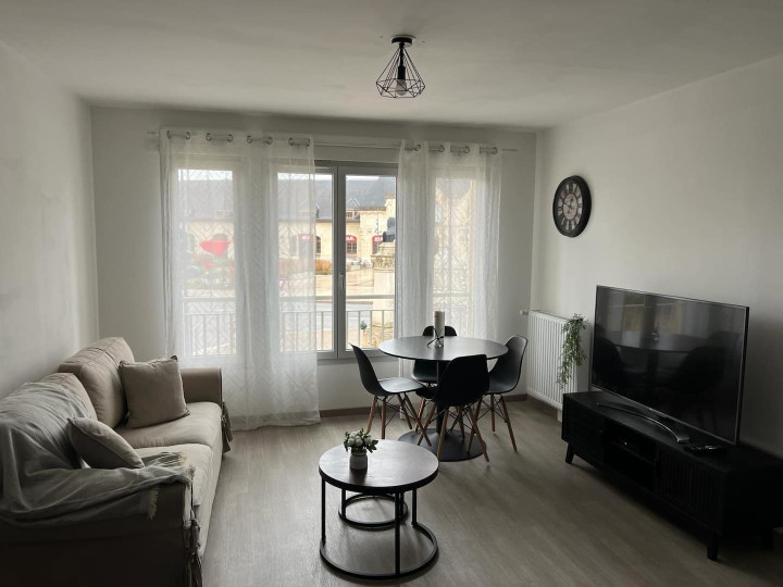 Beautiful Apartment Facing The Train Station / Private Parking - Dreux