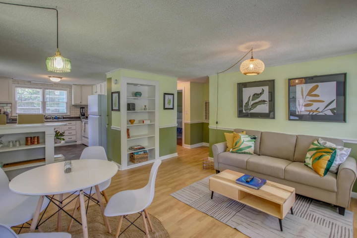Mid-century Port City Cottage - Wilmington, NC