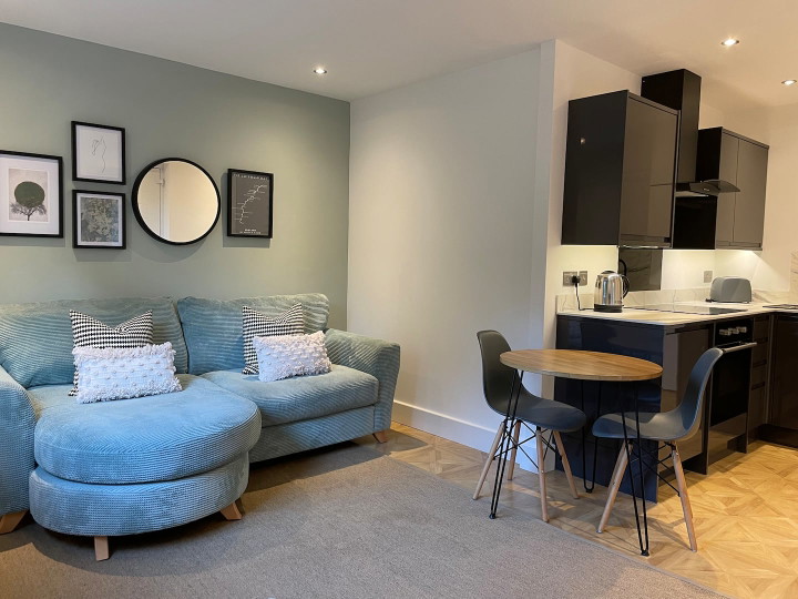 The Snug Guest Suite 1 Double Bedroom Cotswold Way - Painswick