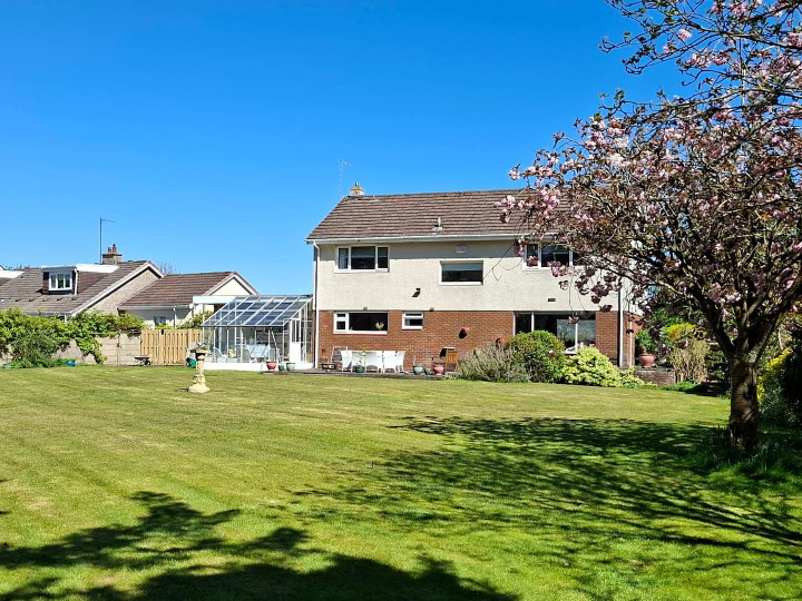 Ailsas View, Troon - Spacious 4 Bed Detached Home - Troon