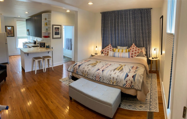 Entire Studio Apartment. Kitchen. Great Location. - La Grande, OR