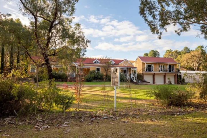 Mclaren Vale Vineyard Loft | Full Kitchen + Bath - Adelaide