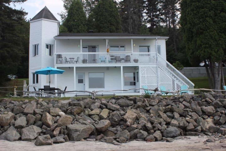Contre Vents Et Marées (Vue Sur La Baie) - Saguenay