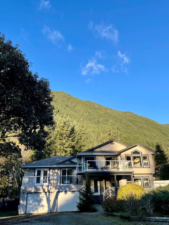 Lakeside Sun Palace - Lake Cowichan