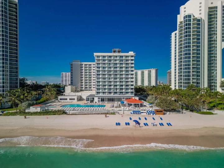 Beachside Studio/apartment - Sunny Isles Beach, FL