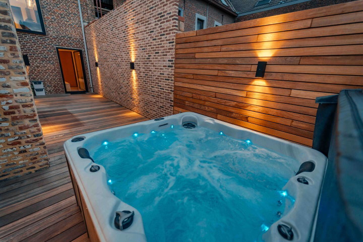 Jacuzzi & Parking, Steps To Grote Markt, - Tongern