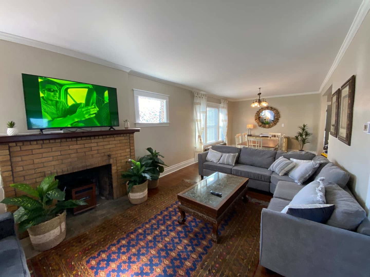 Beautifully Remodeled House 1.5 Miles From Falls. - Niagara Falls, NY