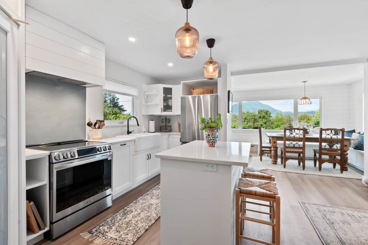 Downtown Tofino Bungalow-tonquin,restaurants,tours - Tofino