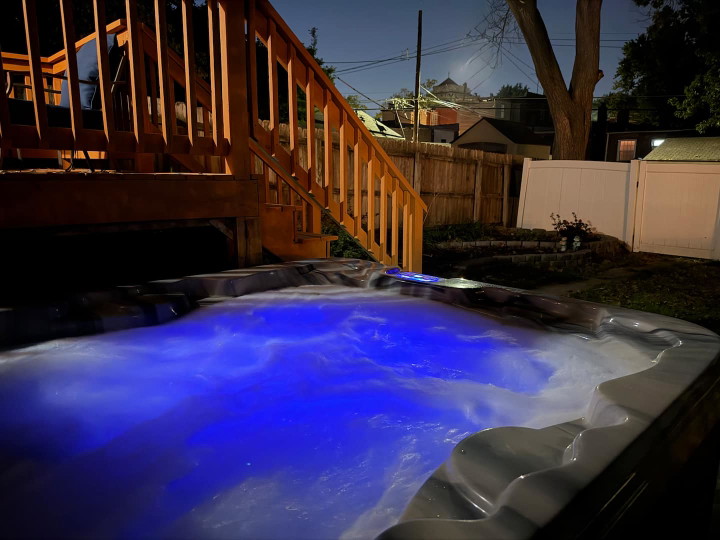 ＊ Hot Tub ＊ Tower Grove Park ＊ Spacious ＊ 3bedroom - St. Louis, MO