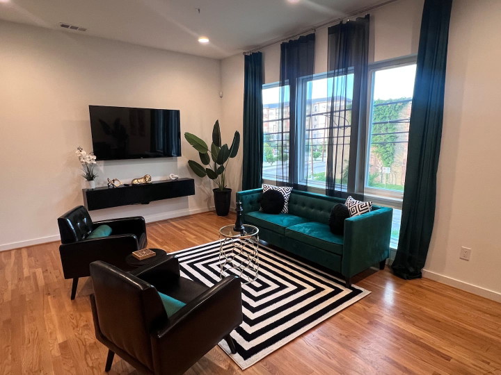 King Bed + Private Rooftop | Downtown Dallas Stay - Dallas, TX