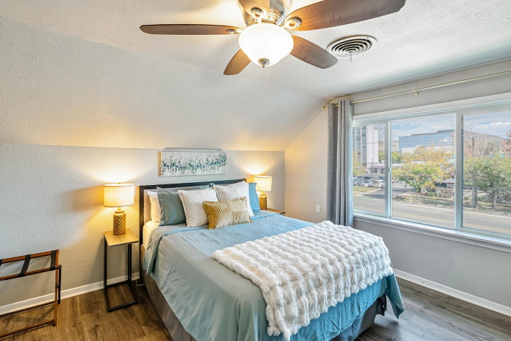 Top Floor Apt/free Pkng/kitchen/workspace/central - Salt Lake City, UT