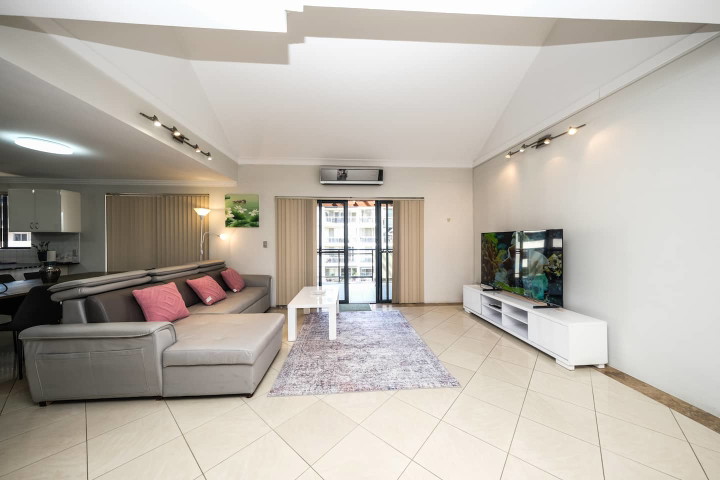 Two Level 3 Bedroom Penthouse In Sydney Liverpool - Fairfield
