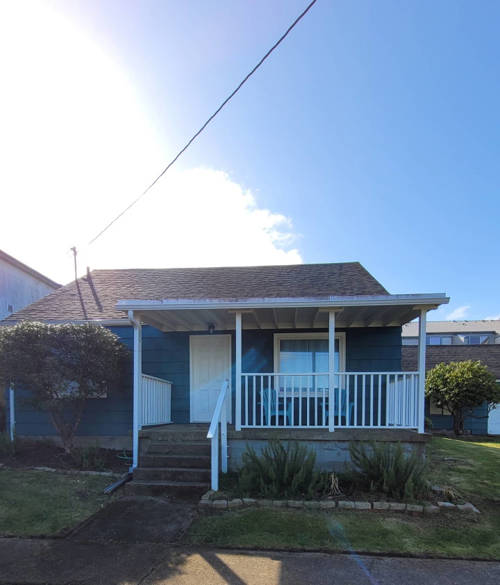 Beautiful Updated Home In A Great Beach Location! - Newport, OR