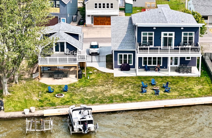Sunset Retreat (Waterfront) ~ Boat Lift ~ Kayaks - Indian Lake, OH