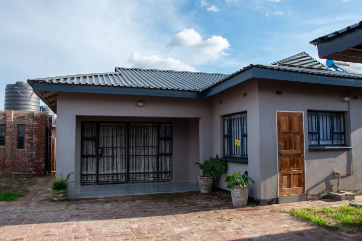 Cozy Corner Guest House - 하라레