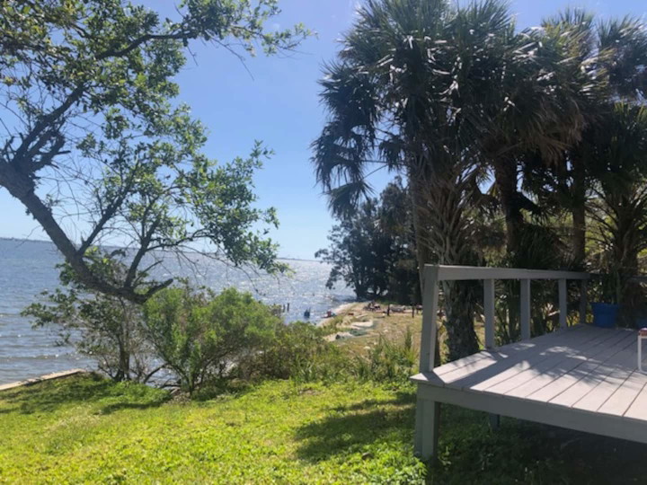 Relax On The River - Cozy Cottage With Ocean Breezes - Melbourne Beach, FL