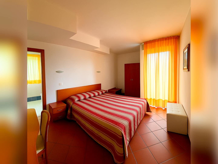 Camera Privata Con Bagno Presso Hotel Familiare - San Giovanni Rotondo