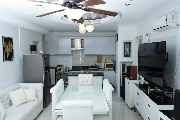 Modern 1-bedroom Apartment, Gym & Pool Access - Angeles