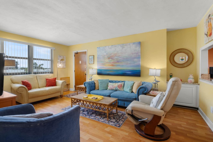 Gulf Winds 1505 Great Location Near Beach - St. Pete Beach, FL