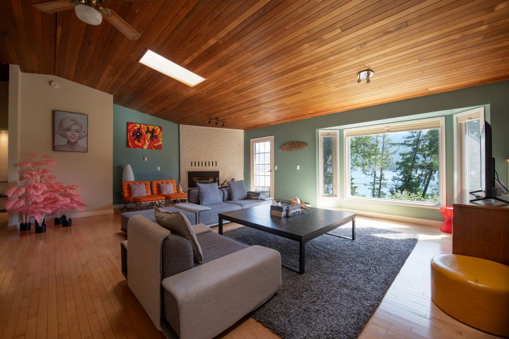 Waterfront Retreat, Beach Access, Family Friendly - Sechelt