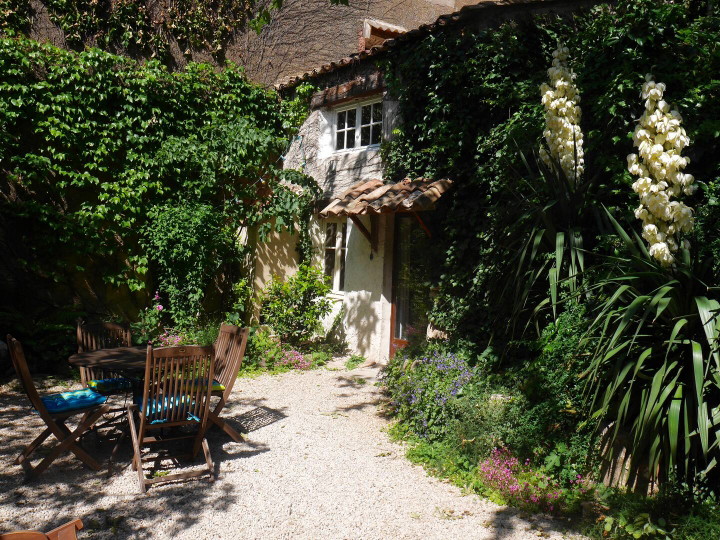 Maisonnette  Dans Le Luberon - Rustrel