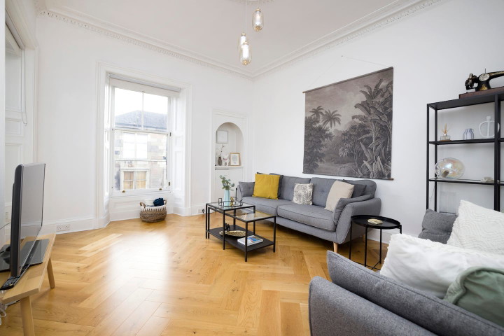 The Haymarket - Minimalist Central Edinburgh Home - 
