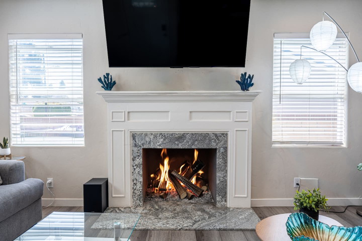 Stylish Dwelling Near La & Oc - Two Br Carson Lb - Long Beach, CA