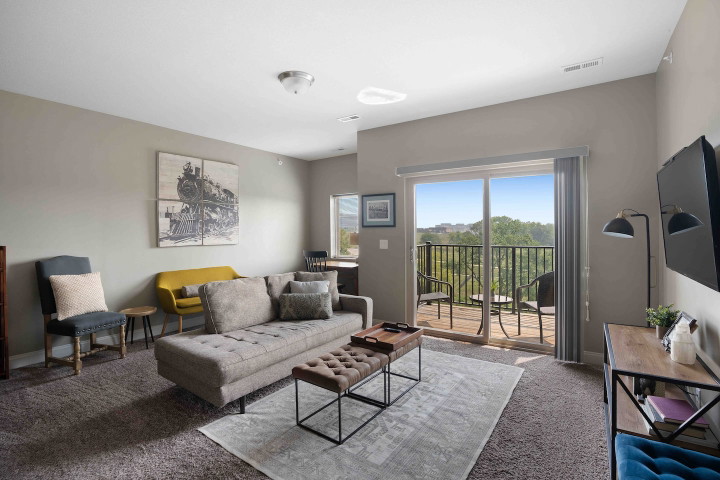 Cozy Retreat East Forest View Scenic W/garage - West Des Moines, IA