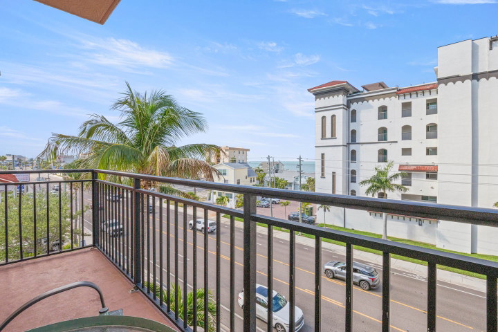 Madeira Bay 402 | Walk To John's Pass - Madeira Beach, FL