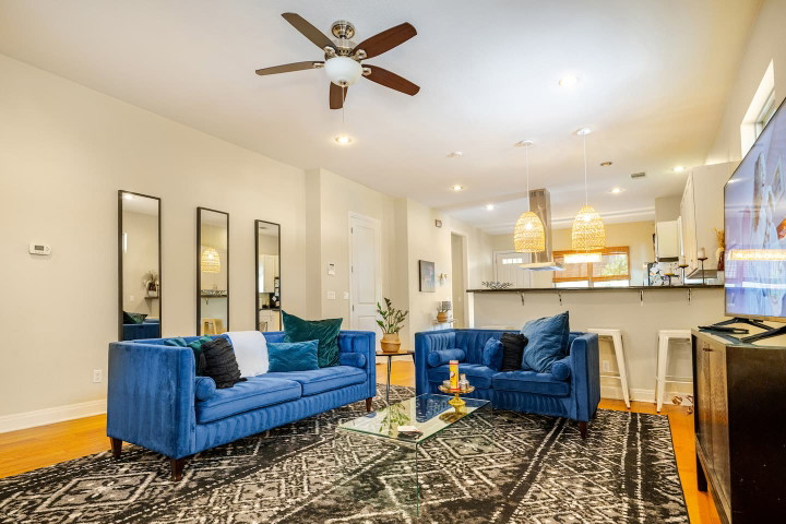 Walk To Everything In East Dt-bungalow W/ 3 Kings - Austin, TX