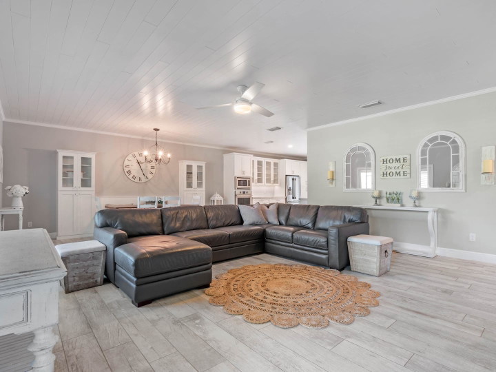 Modern Farm House, Fenced In Yard. Private Entry! - Lake Mary, FL
