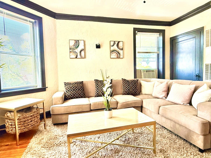 Casa Hideaway | Golf & Midway Chicago - Burbank, IL
