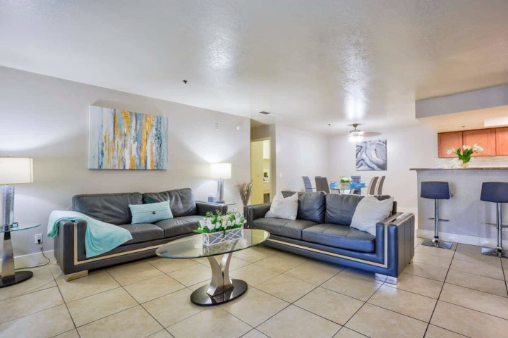 Lux 3br/2ba Condo Near Strip W/pool, Gym, Laundry - Henderson, NV