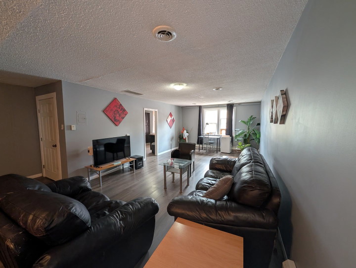 Bright & Spacious Downtown Apt2# - Medicine Hat