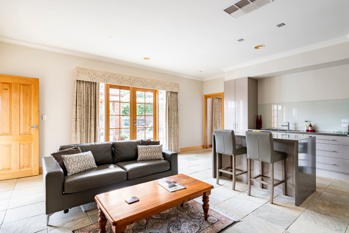 Orchards Private Retreat - Melbourne