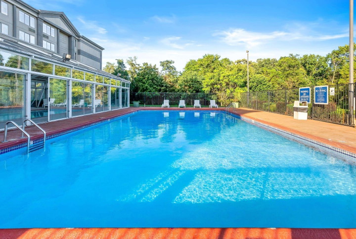 2 Queen | Wyndham Manassas | Near Jeff Lube Live - Manassas, VA