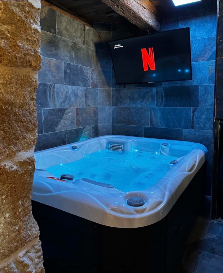 Romantic Getaway With Private Jacuzzi In Uzès - Gard