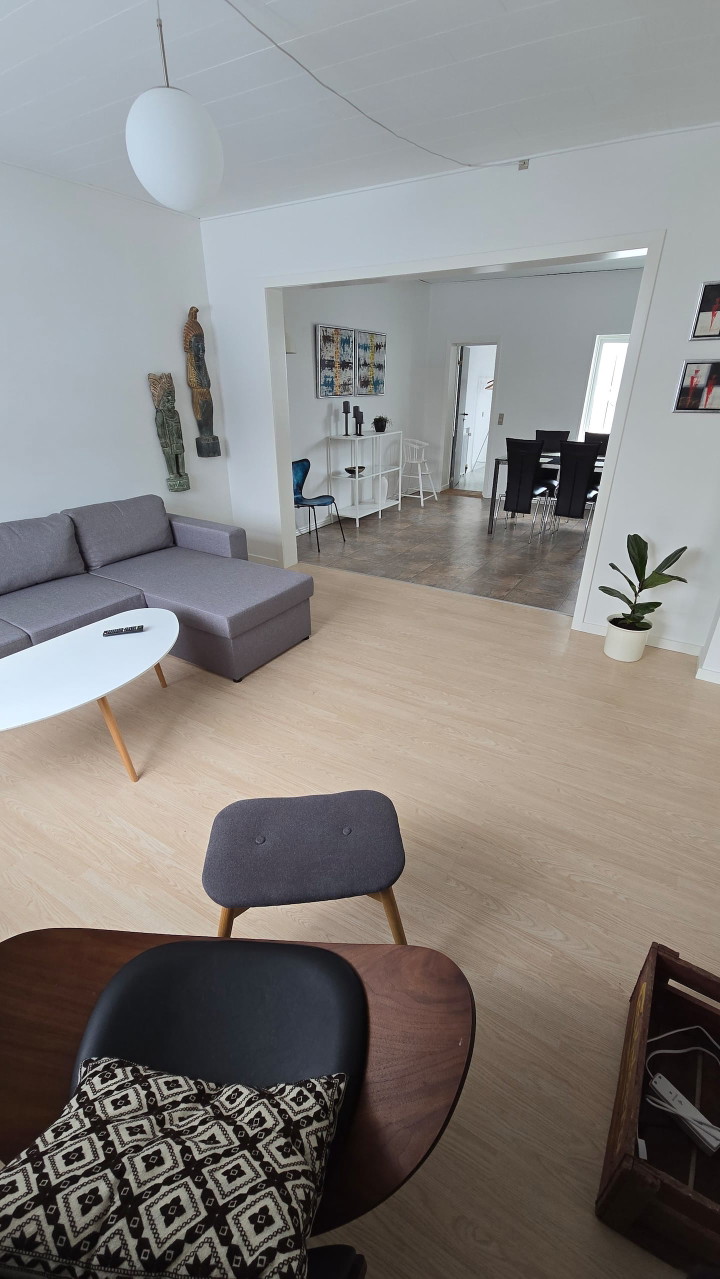 Stor Og Lys Stueetage I Byhus M. Have & Terrasse - Esbjerg