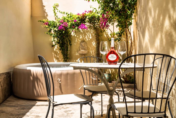 Alfama Hidden Gem | Private Jacuzzi & Terrace - Lisbon