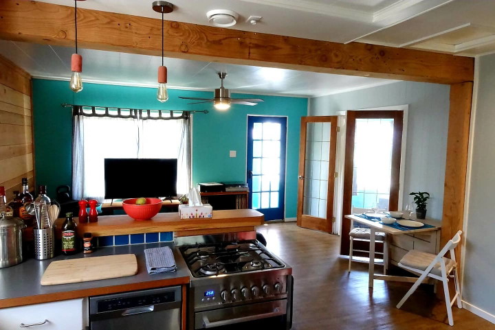 Coastal Ocean View Cottage W/ Hot Tub - British Columbia
