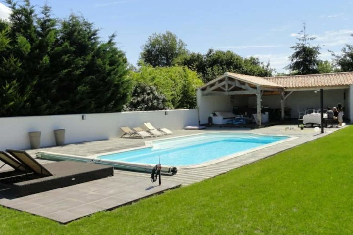 Caja Villa
Charmante Villa Avec Piscine - Brem-sur-Mer