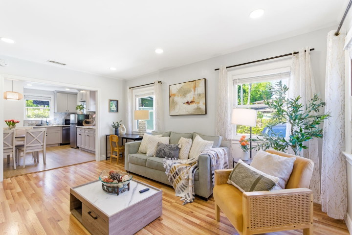 Beautiful Detached Bungalow Relax In Our King Bed! - Pasadena, CA
