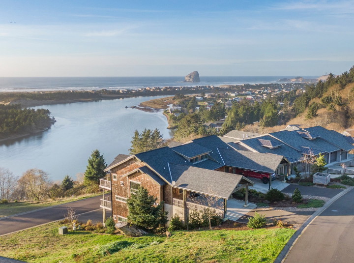Kingfisher-amazing Views, Lux Home, Hot Tub, - Pacific City, OR