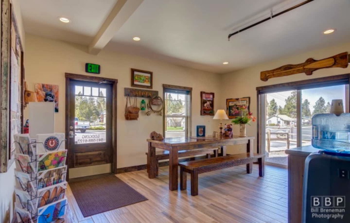 Room One  Ada & Petfriendly Comfort At Sisters B - Sisters, OR